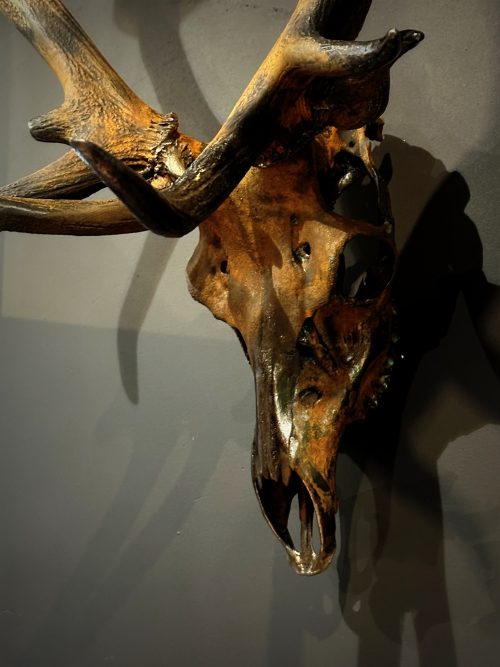 Metallized antlers of a red stag - BEAST Interiors