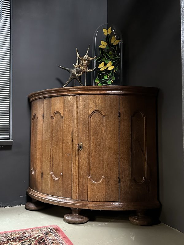 Decorative antique oak corner cabinet - BEAST Interiors