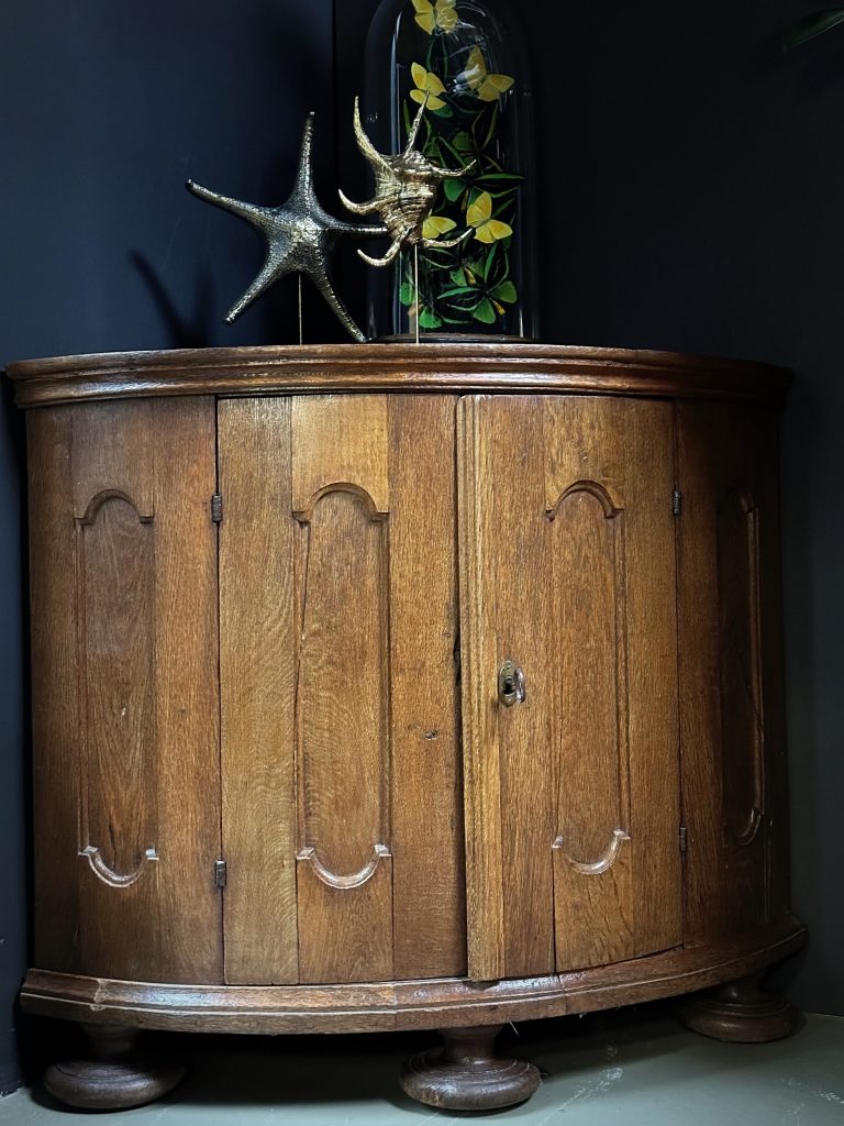 Decorative antique oak corner cabinet - BEAST Interiors