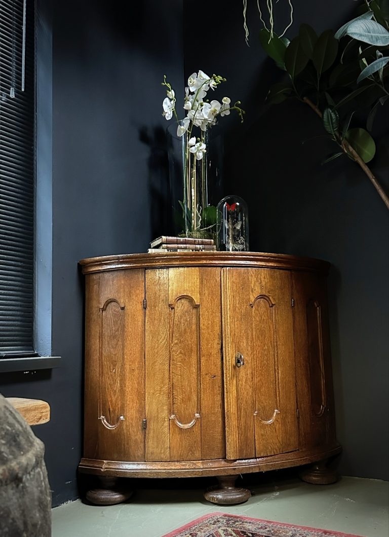 Decorative antique oak corner cabinet - BEAST Interiors