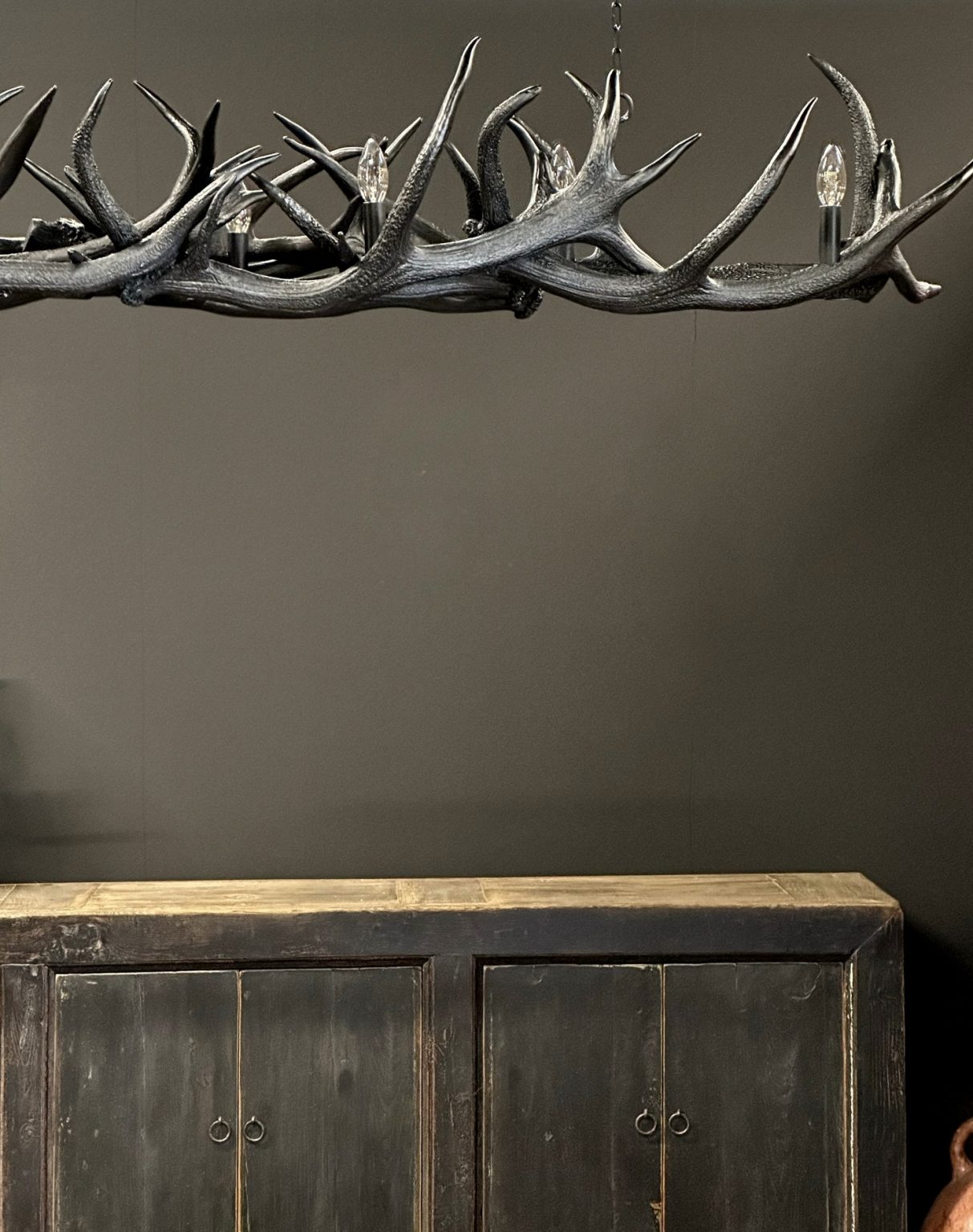 Long antler lamp - BEAST Interiors