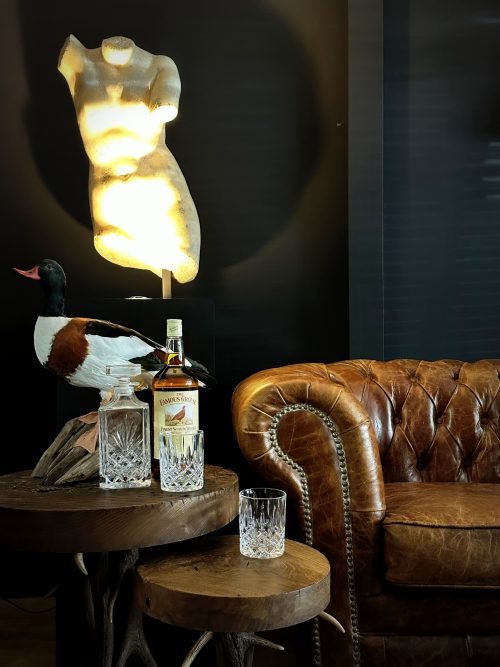 Pedestal with lighting - BEAST Interiors