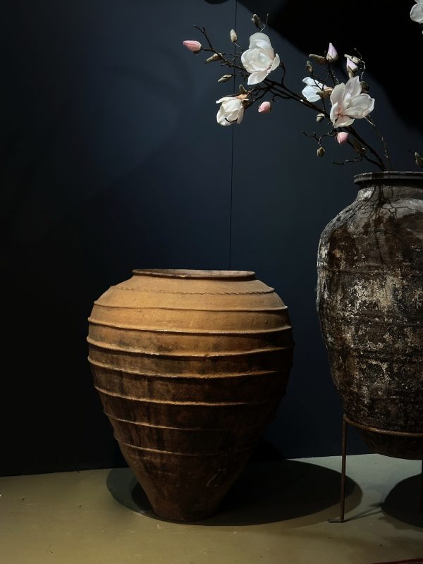 Antique terracotta jar - BEAST Interiors