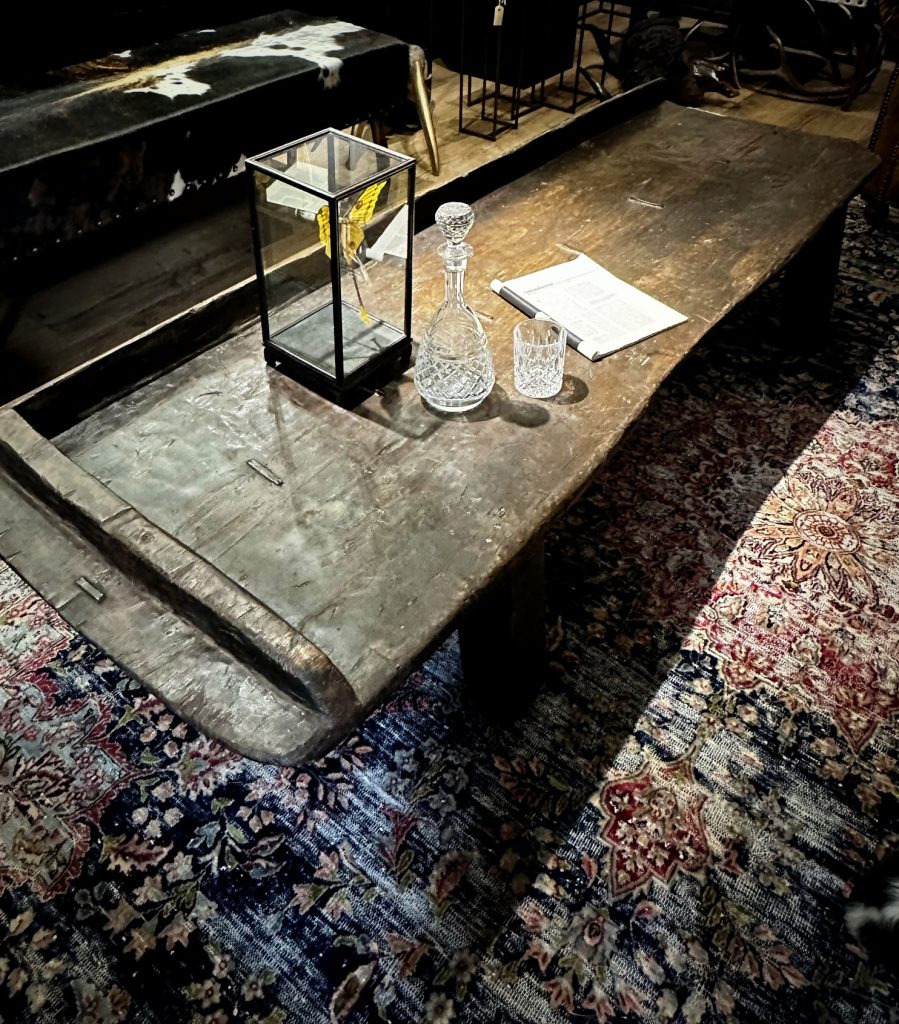 Unieke antieke salontafel - BEAST Interiors