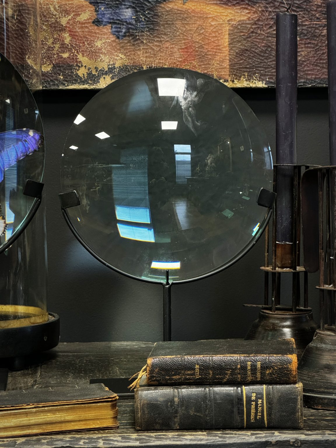 Medium magnifying glass on stand - BEAST Interiors